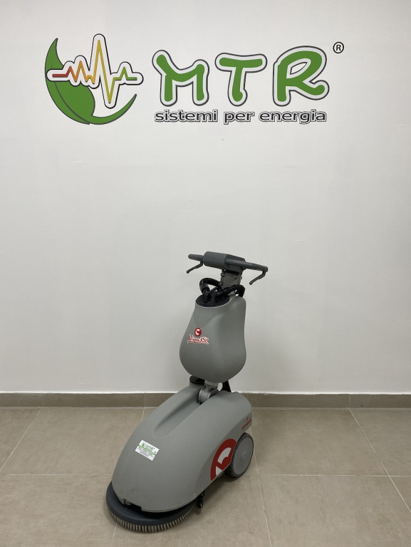 Noleggio Comac VISPA 35B - Annuncio PLAUT-241 - Lavasciuga uomo a terra ...