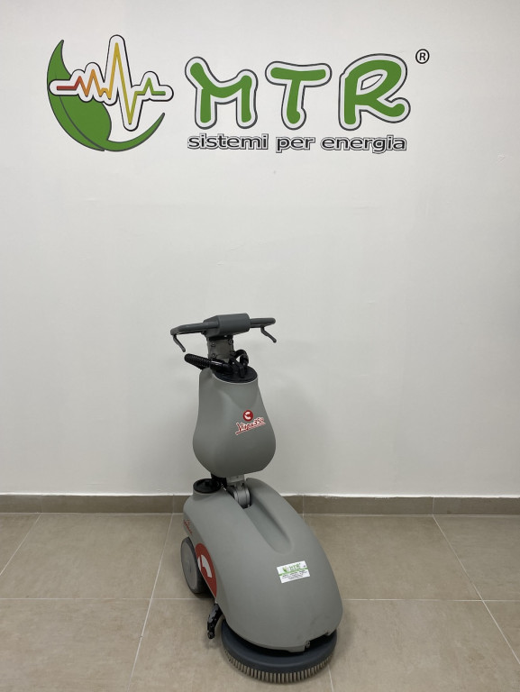 Noleggio Comac VISPA 35B - Annuncio PLAUT-241 - Lavasciuga uomo a terra ...