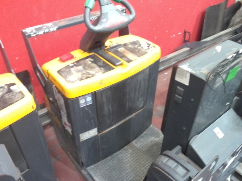 Jungheinrich ECE 220 HP - Jungheinrich - Cod. COB-690 - Carrello ...