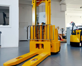 Samag: Carrelli Elevatori Personalizzati e Inox